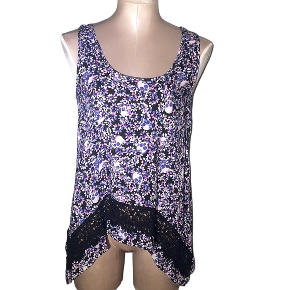 Hot Topic | Tops | Hot Topic Top Sleeveless With Skull Designs Size S ...